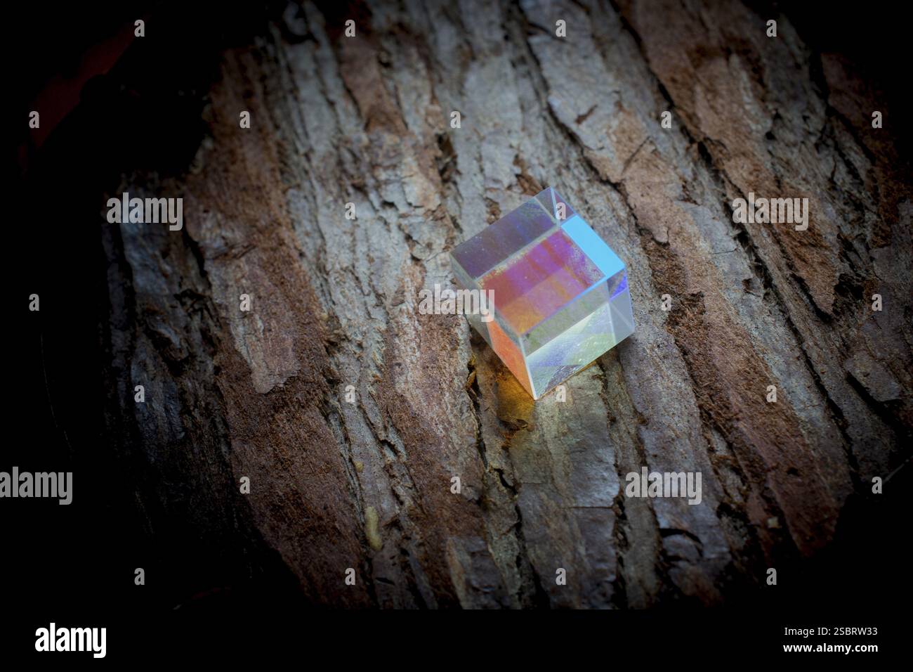Optical glass cube Light dispersion, spectrum. Physics optics ray refractions Stock Photo - Alamy