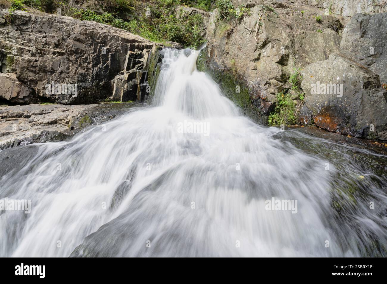 Der Wasserfall Grande Cascade der Cascades de Mortain, den hoechsten ...