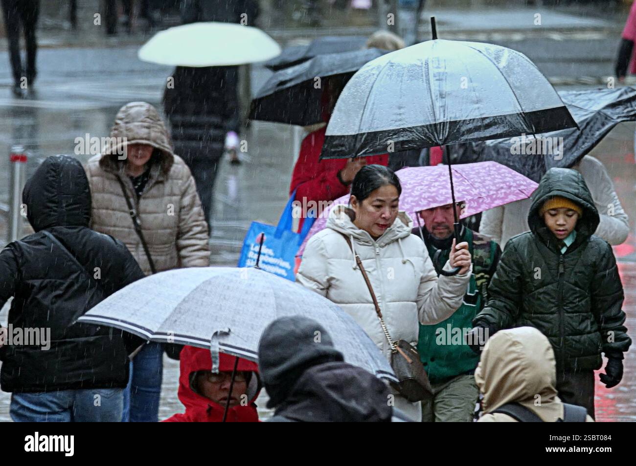 Glasgow, Scotland, UK. 4th February, 2025. UK Weather: Wet and mild in ...