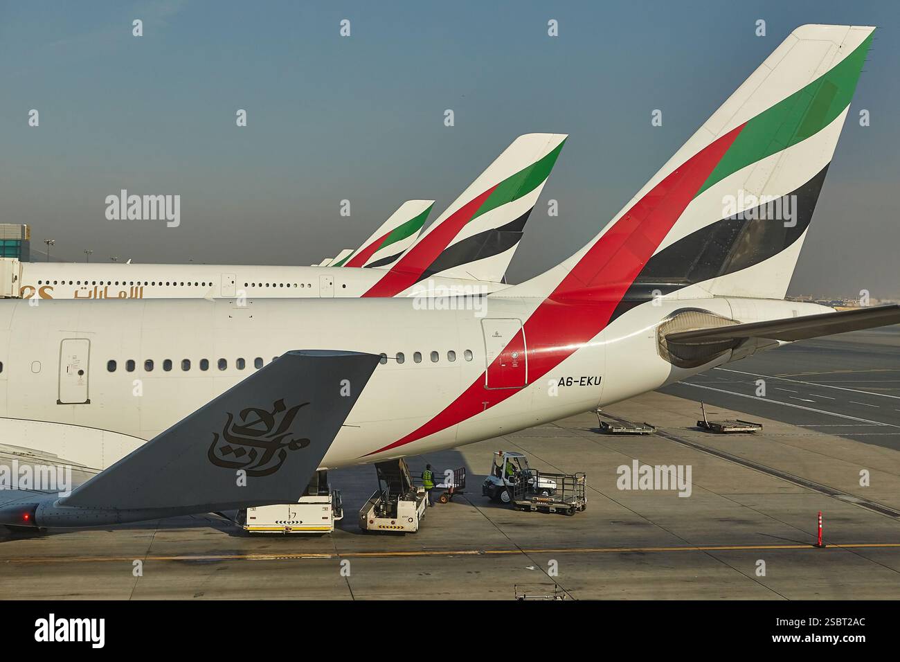 Airplane emirates airlines boarding hi-res stock photography and images ...