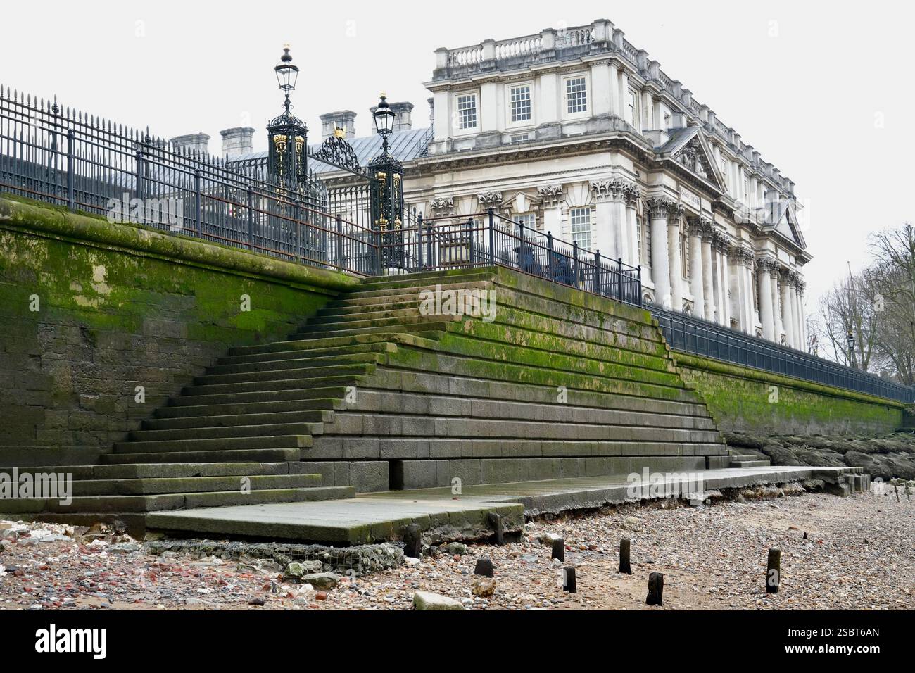 Queen Anne Court, with the Thames Path by The River Thames Stock Photo ...