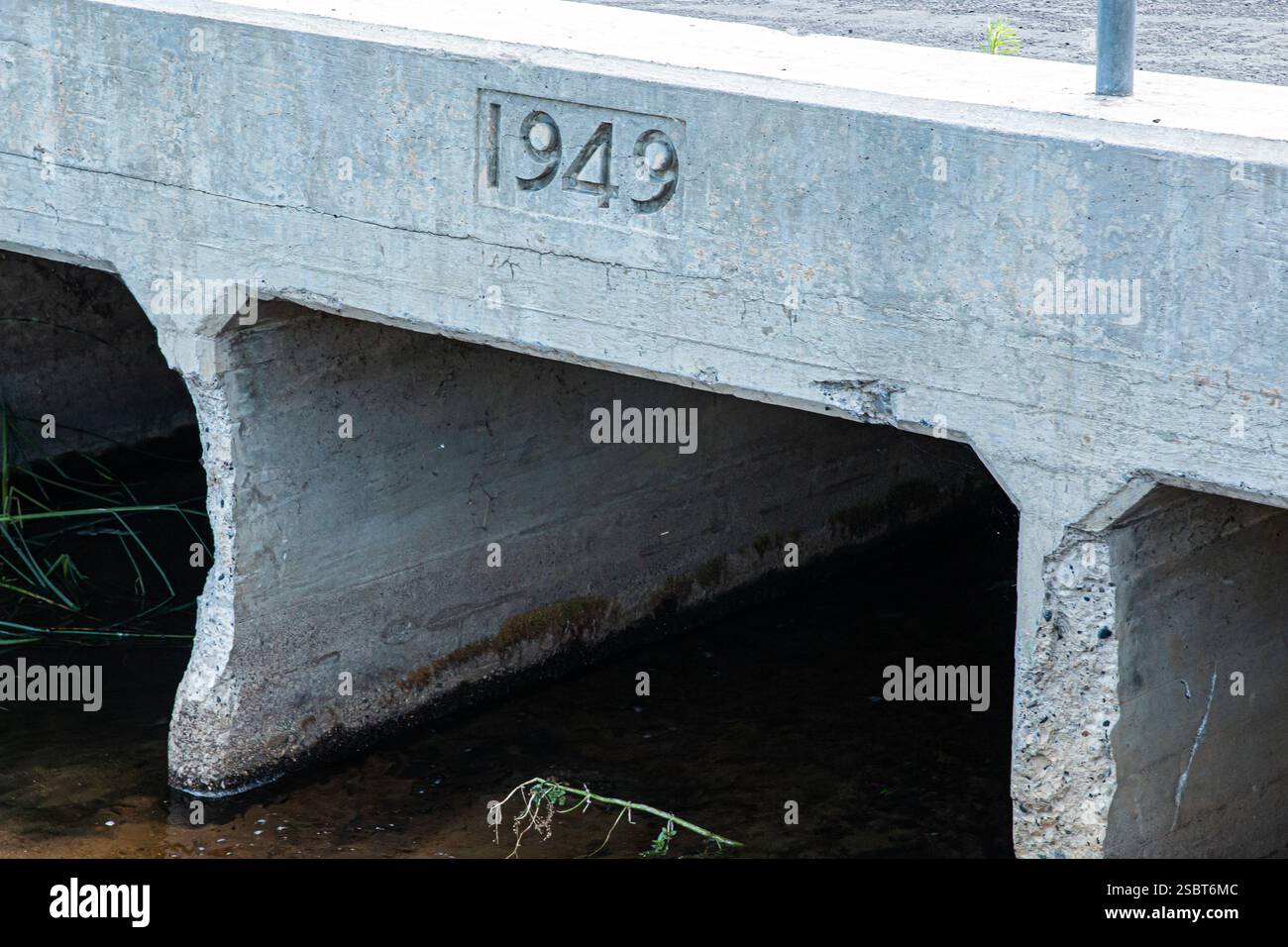 River flowing under damaged bridge hi-res stock photography and images ...