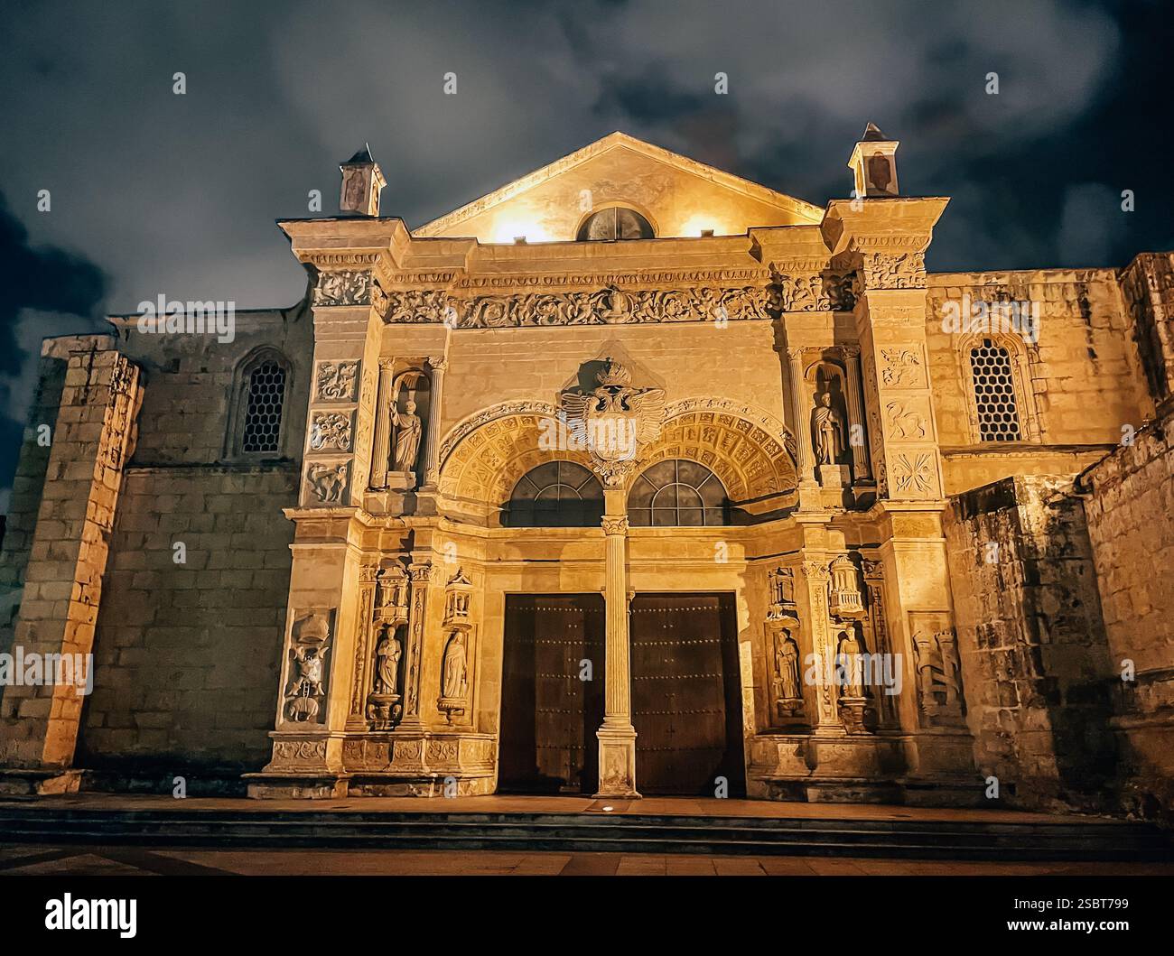 The first cathedral of the Americas, old world architecture 1500s/Santo ...