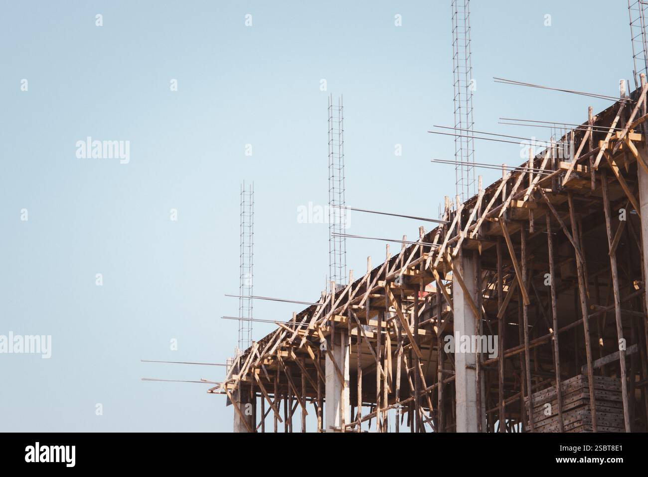 Construction site, Metal scaffolding and formwork, Residential ...