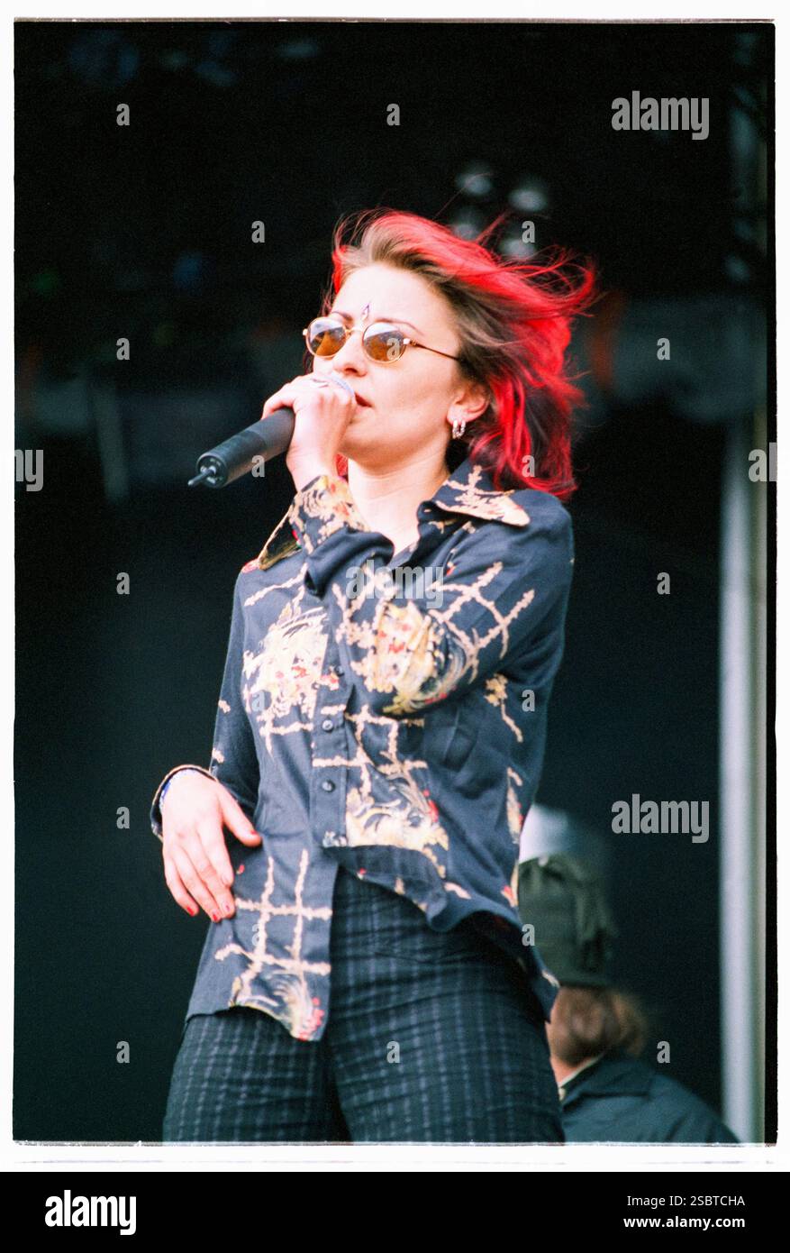 ALISHA'S ATTIC, CONCERT, 1997: Shelly Poole of pop band Alisha's Attic ...