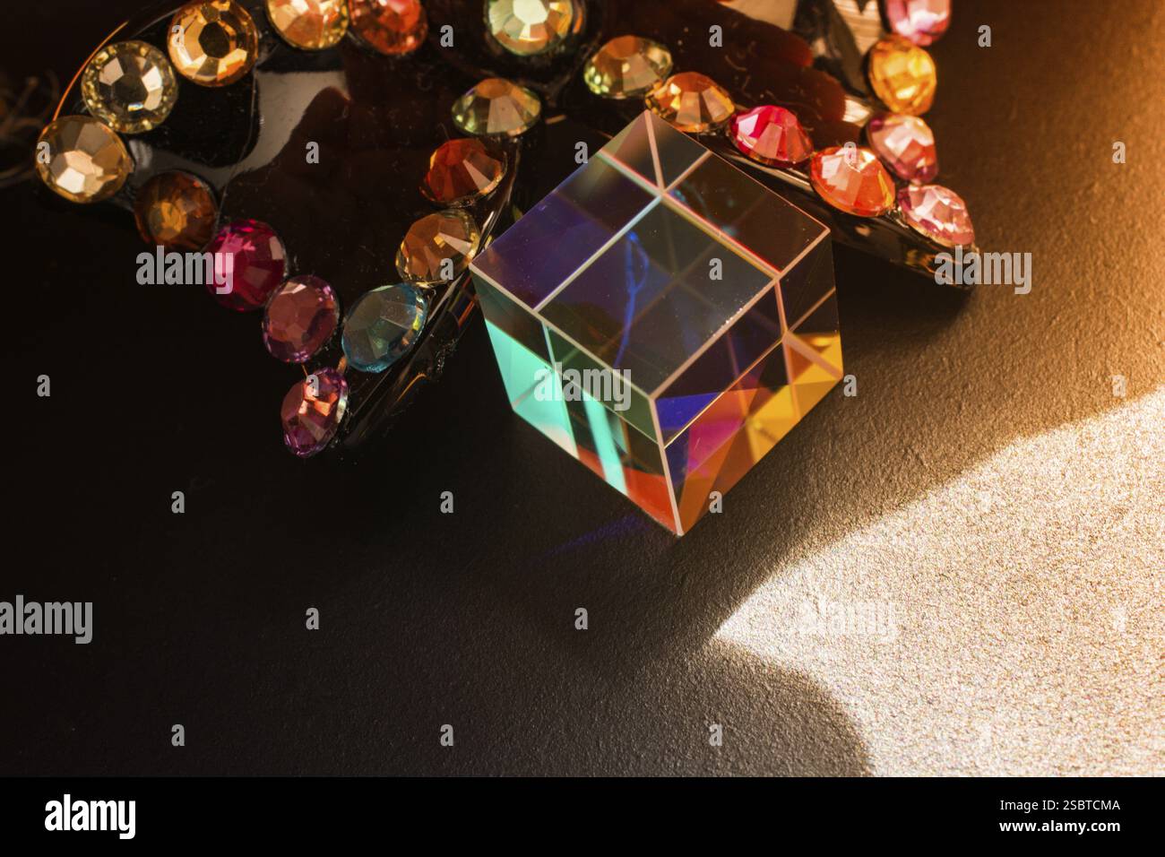 Optical glass cube Light dispersion, spectrum. Physics optics ray refractions Stock Photo - Alamy