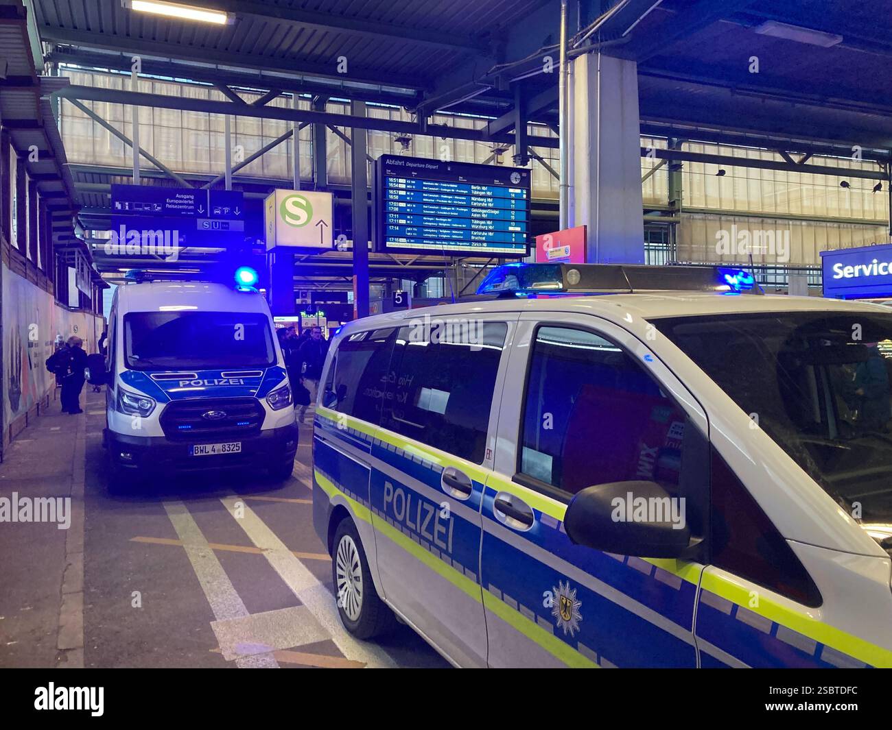 Stuttgart, Germany. 04th Feb, 2025. Police are on duty at Stuttgart ...