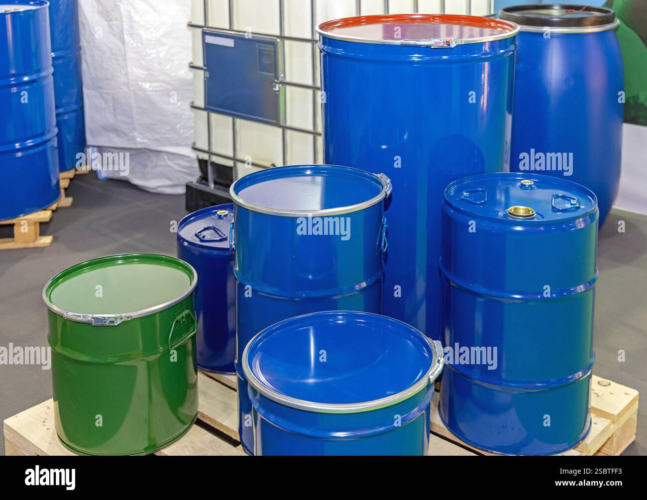 Various Capacity Metal Barrels Drums Liquid Storage in Industrial ...