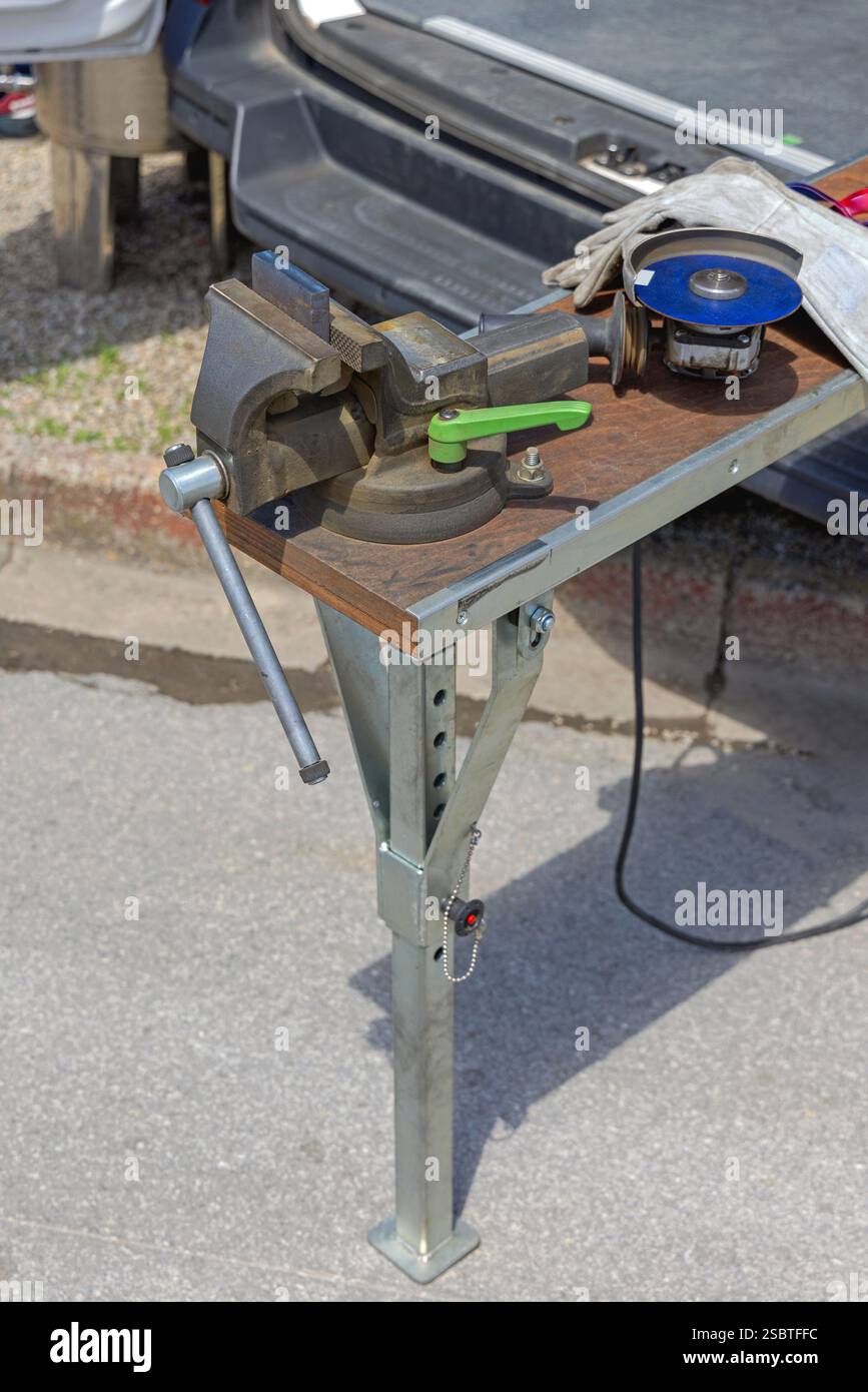 Cast Iron Vise Press With Leg Support Angle Grinder Tool at Mobile ...