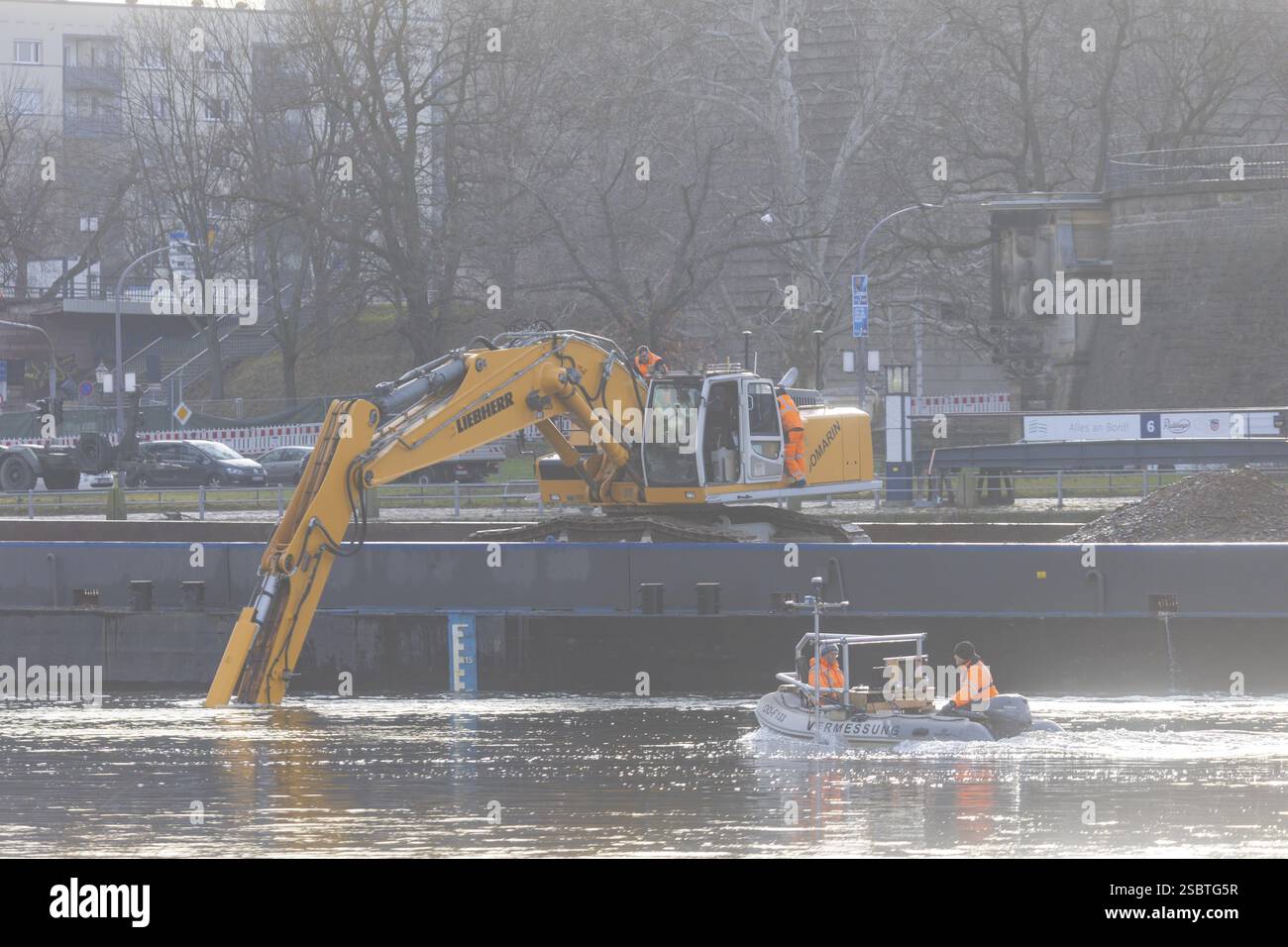 Partial collapse of the Carola Bridge. Part of the bridge has collapsed ...