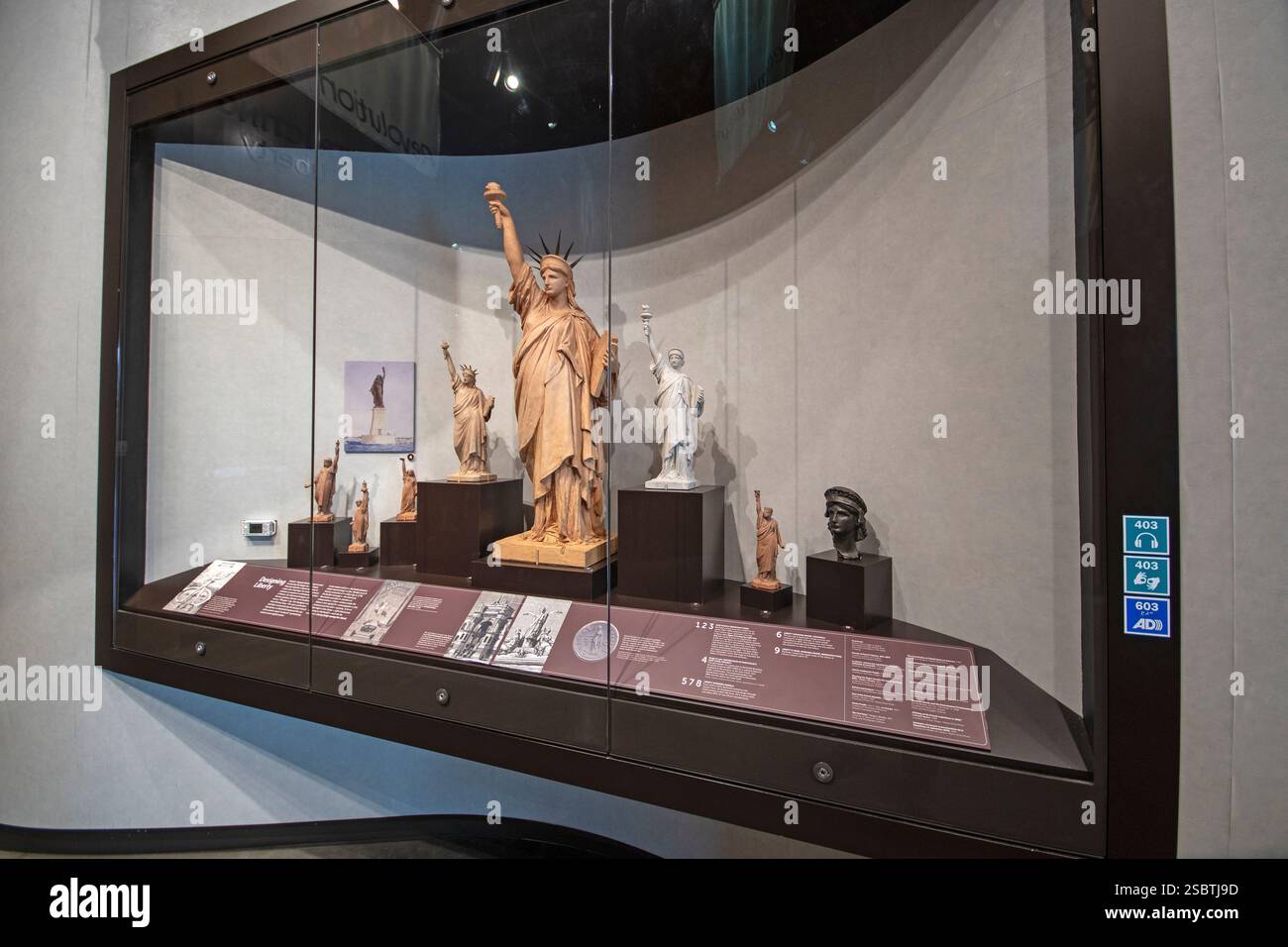 Statue of liberty model hi-res stock photography and images - Alamy