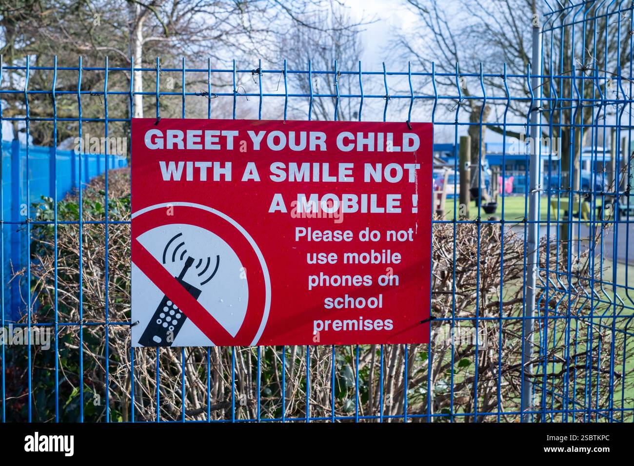 Mobile phones banned at school hi-res stock photography and images - Alamy