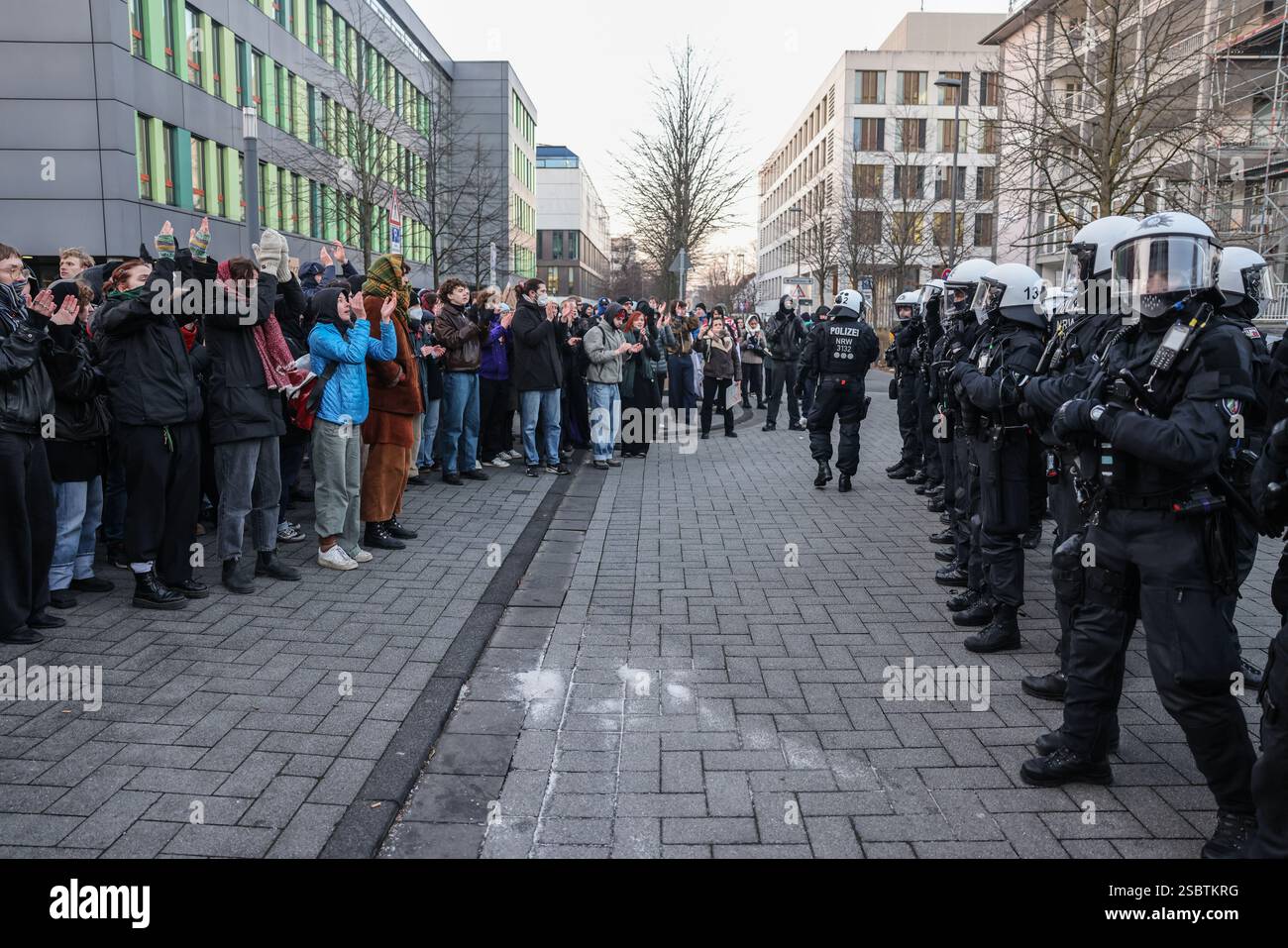 Cologne, Germany. 04th Feb, 2025. Police officers guard demonstrators ...