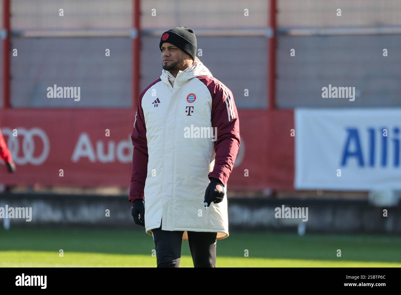 Vincent Kompany (FC Bayern Muenchen, Cheftrainer) beim Training, GER ...