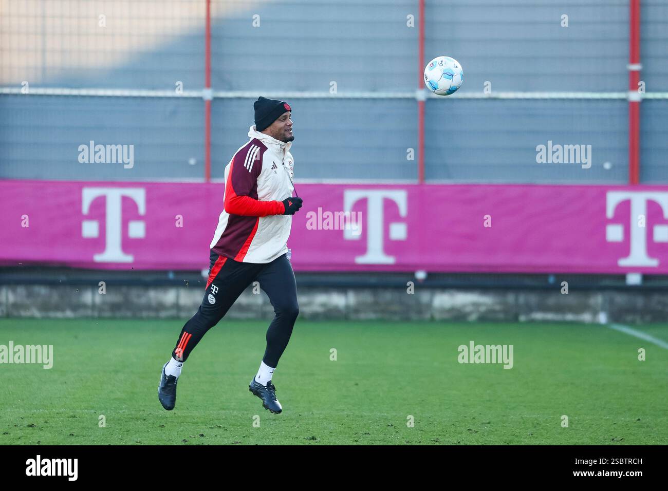 Muenchen, Deutschland. 04th Feb, 2025. Vincent Kompany (FC Bayern ...