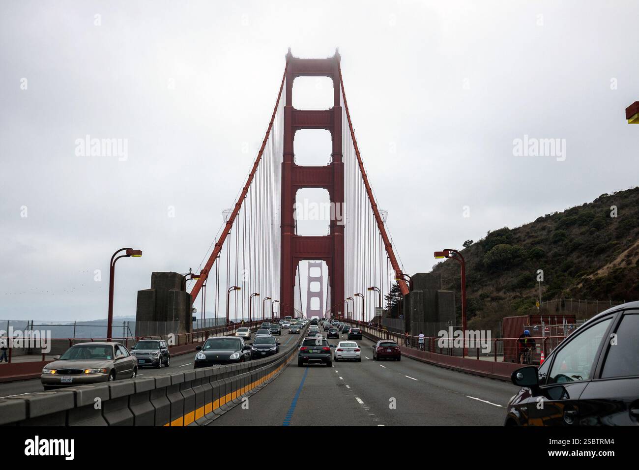 Traffic on the Golden Gate Bridge on an overcast, foggy day Stock Photo - Alamy