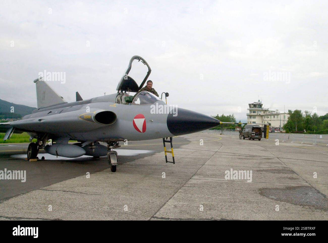 the saab draken is a military fighter jet the saab draken a military ...