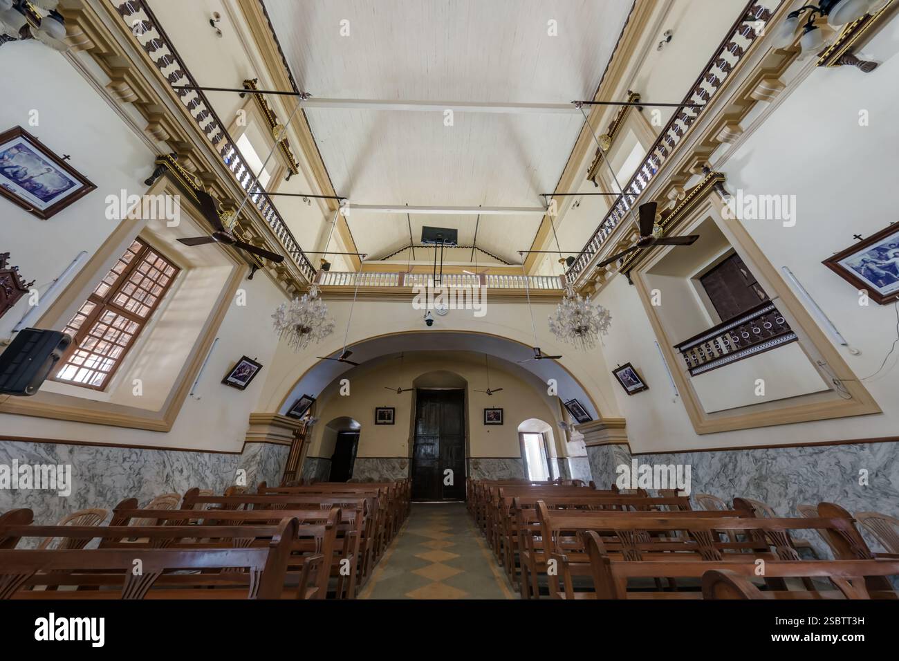 COLVA, INDIA - DECEMBER 24, 2024: interior dome and looking up into a ...