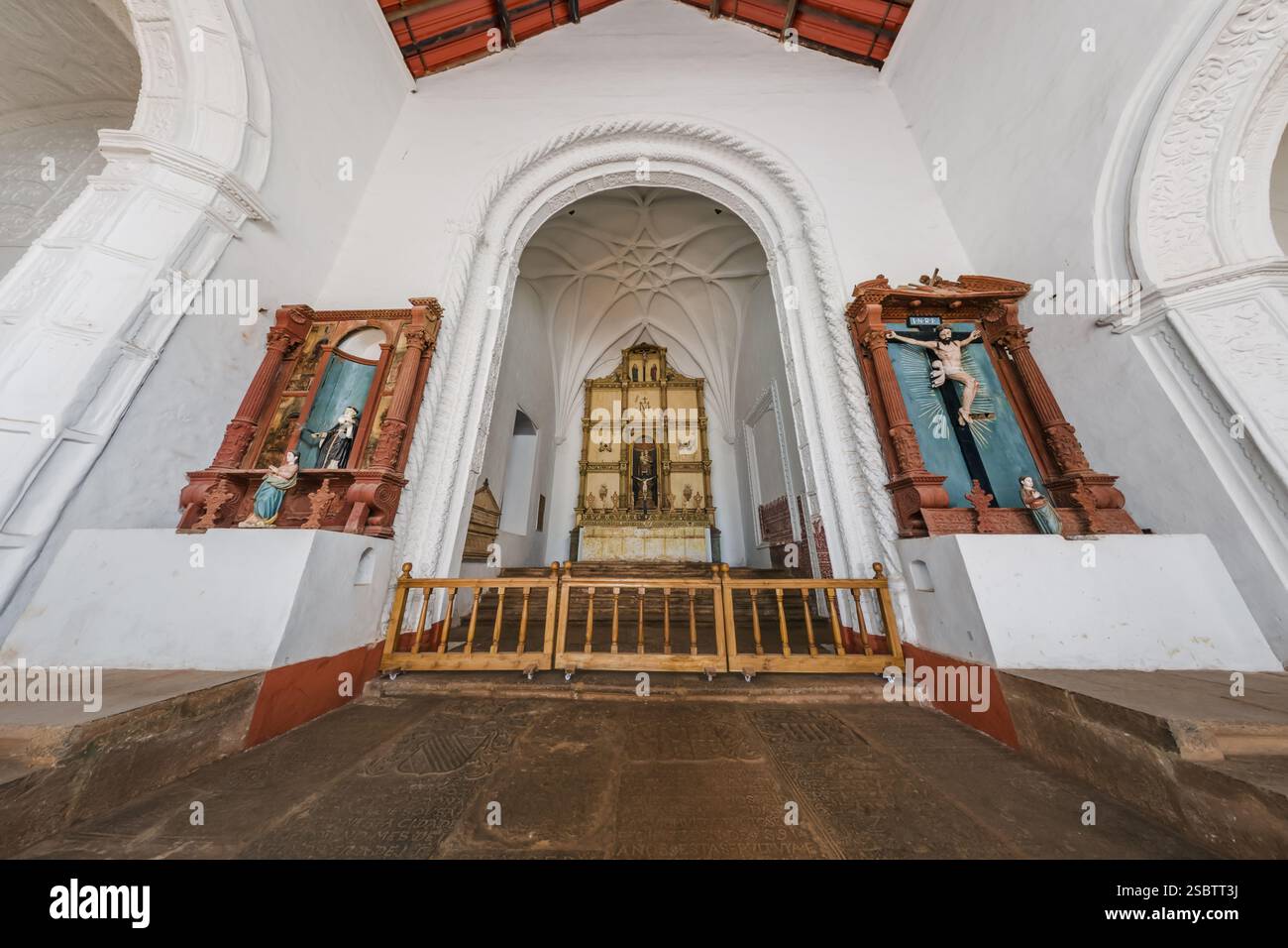 OLD GOA, INDIA - DECEMBER 24, 2024: interior dome and looking up into a ...