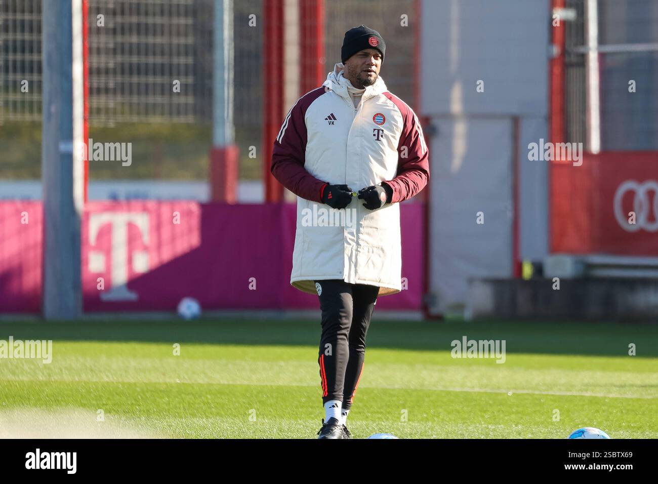 Vincent Kompany (FC Bayern Muenchen, Cheftrainer) beim Training, GER ...