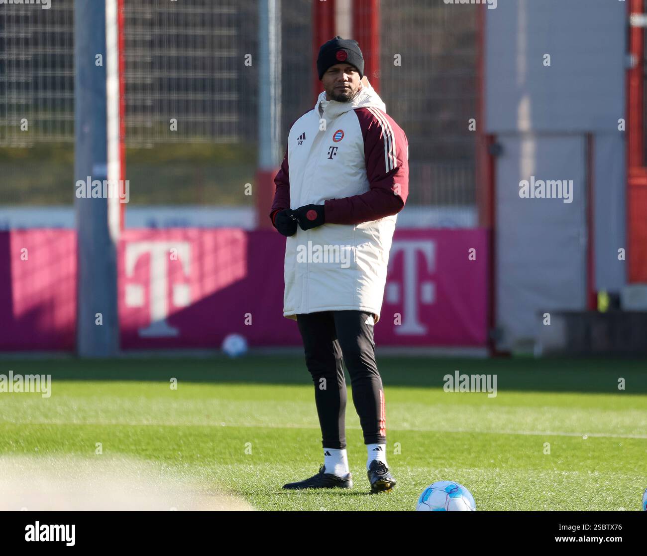 Muenchen, Deutschland. 04th Feb, 2025. Vincent Kompany (FC Bayern ...