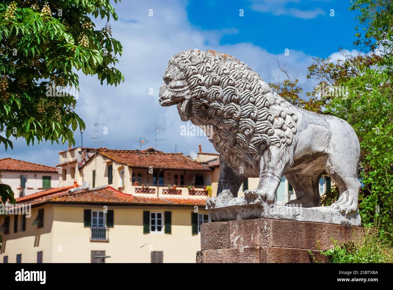 Medieval lion statue, in the the Lucca walls public park Stock Photo ...