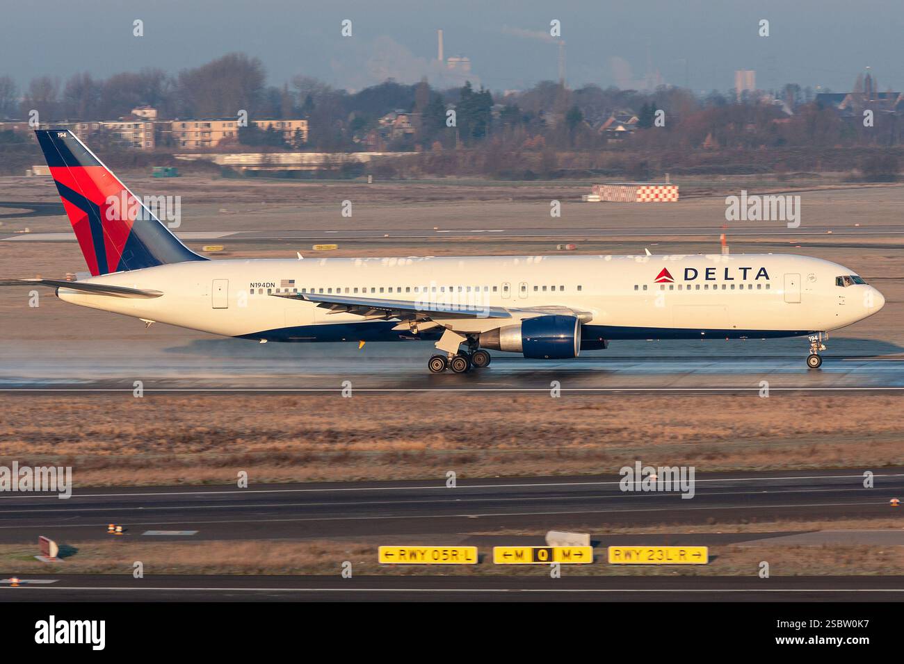Delta Air Lines Boeing 767-300 with registration N194DN at Dusseldorf ...
