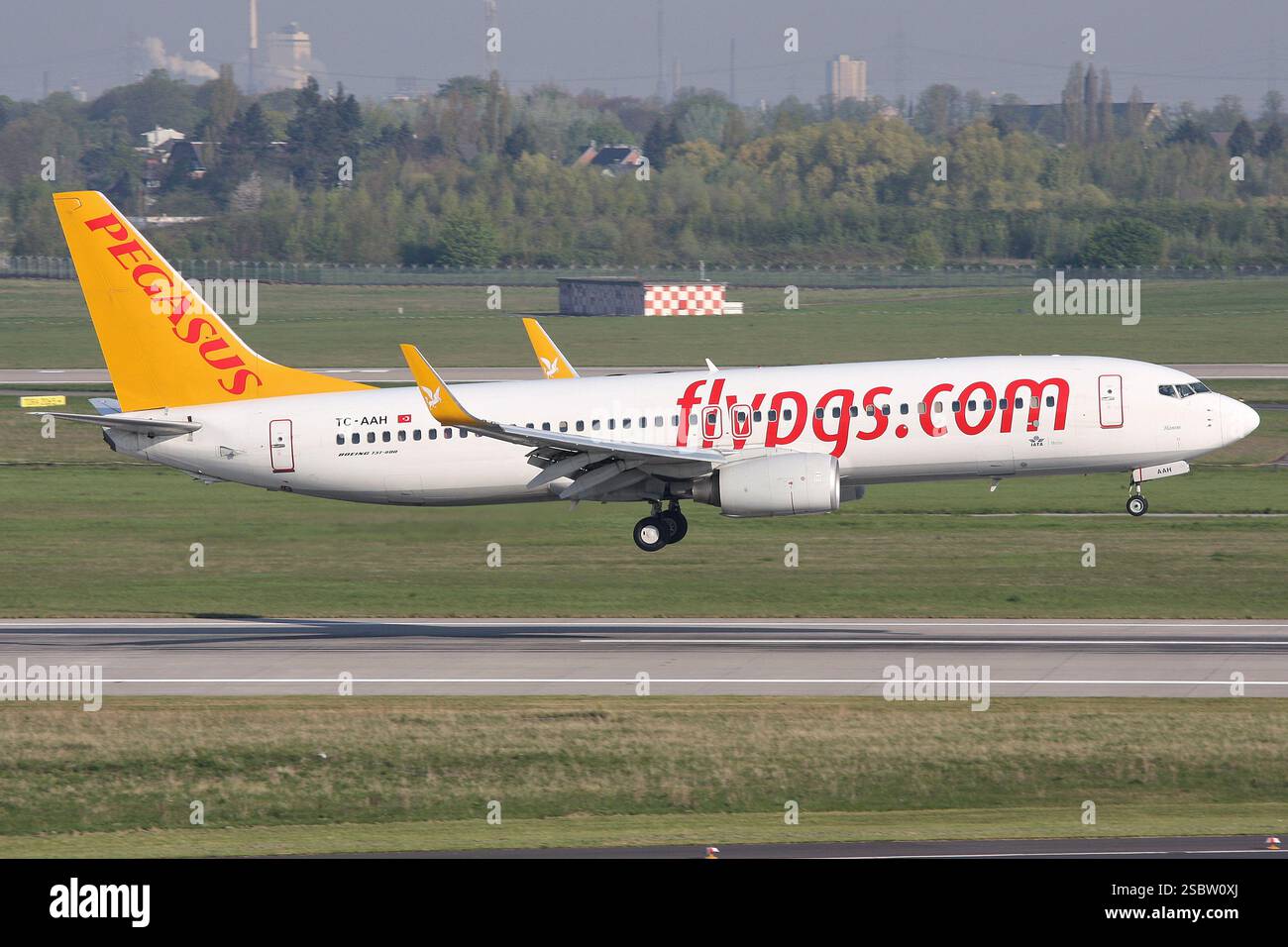 Turkish Pegasus Boeing 737-800 with registration TC-AAH on short final ...
