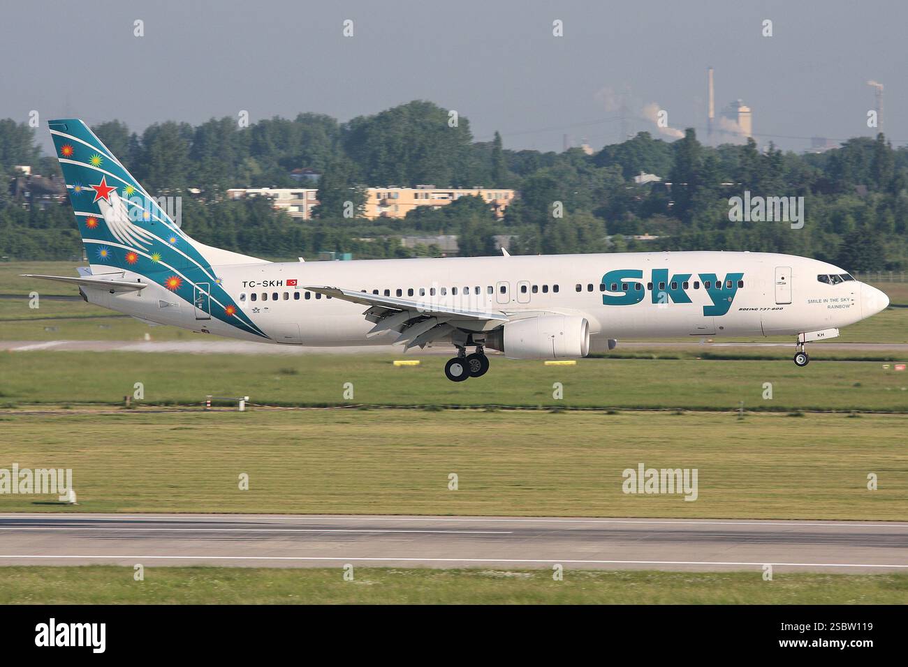 Turkish Sky Airlines Boeing 737-800 with registration TC-SKH on short ...