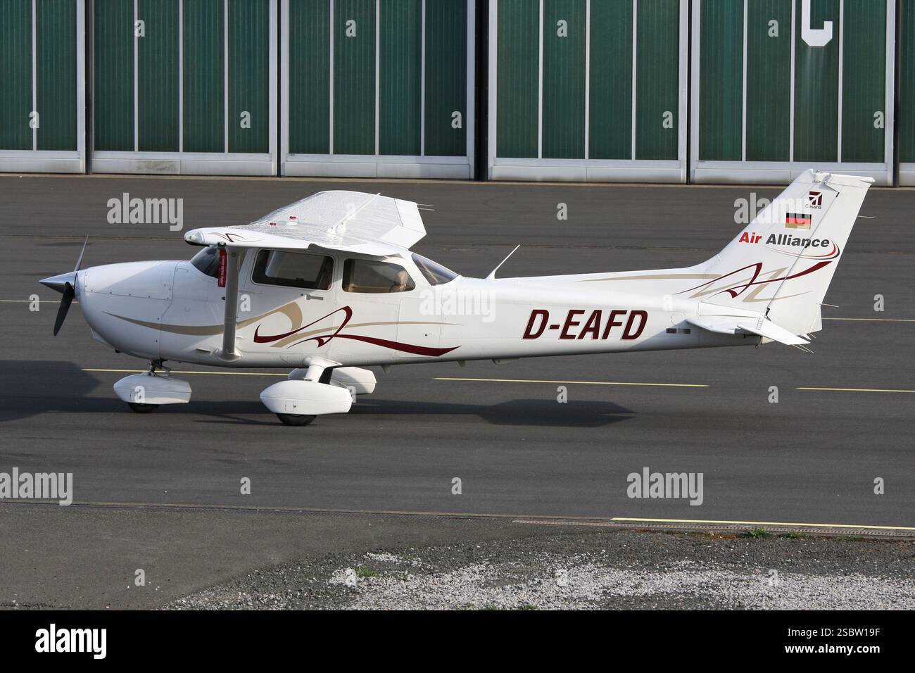 Air Alliance Cessna 172S Skyhawk SP with registration D-EAFD at ...