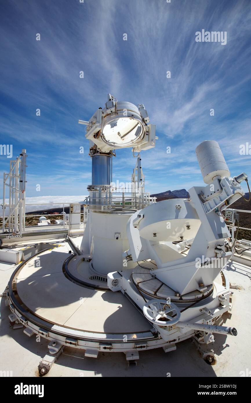 The Vacuum Tower Telescope VTT, Solar Telescope, Observatorio del Teide ...