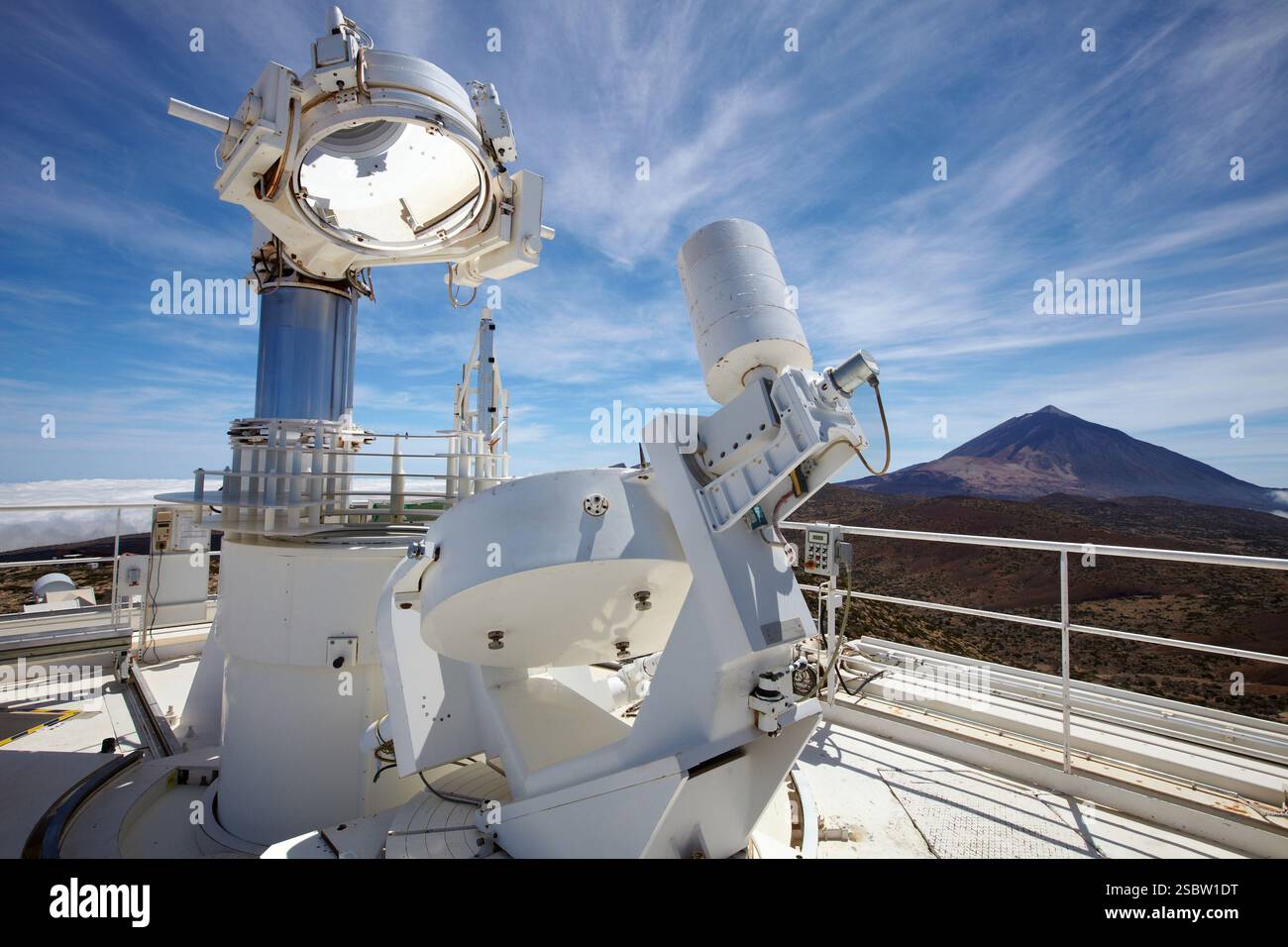 The Vacuum Tower Telescope VTT, Solar Telescope, Observatorio del Teide ...