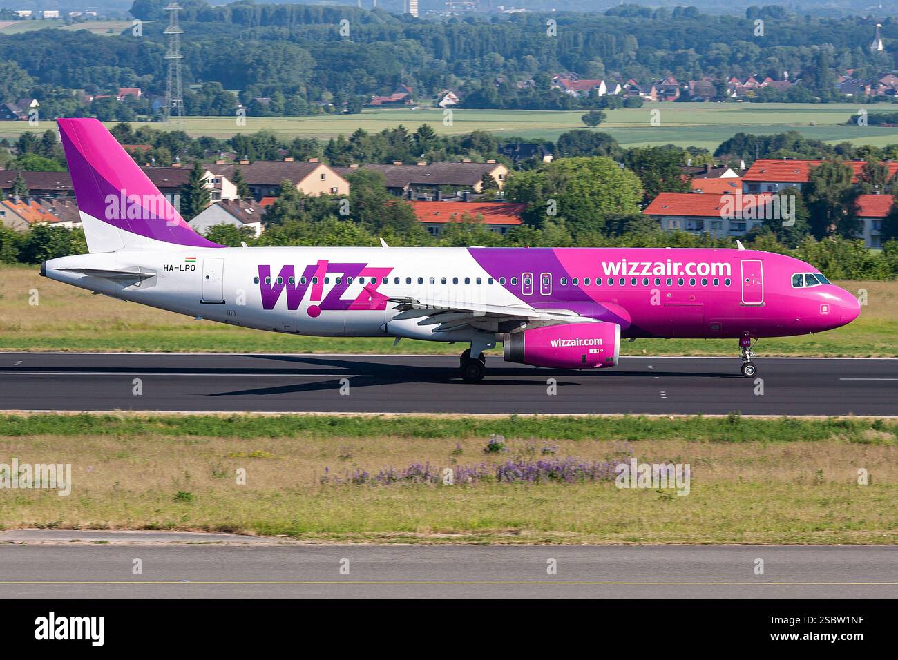 Hungarian Wizz Air Airbus A320-200 with registration HA-LPO at Dortmund Airport Stock Photo - Alamy