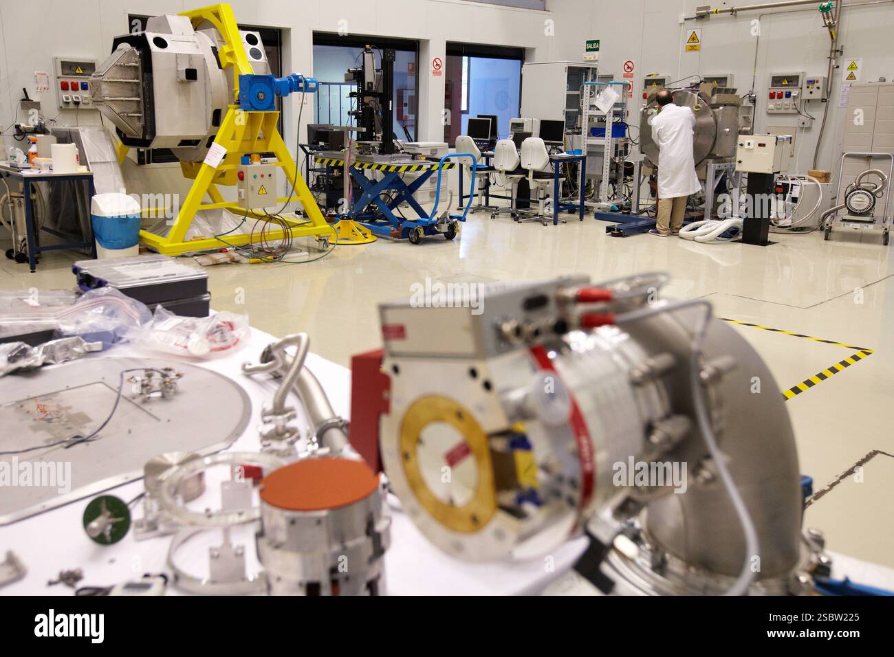 Optical bench EMIR project Optical alignment tools Cleanroom AIV ...