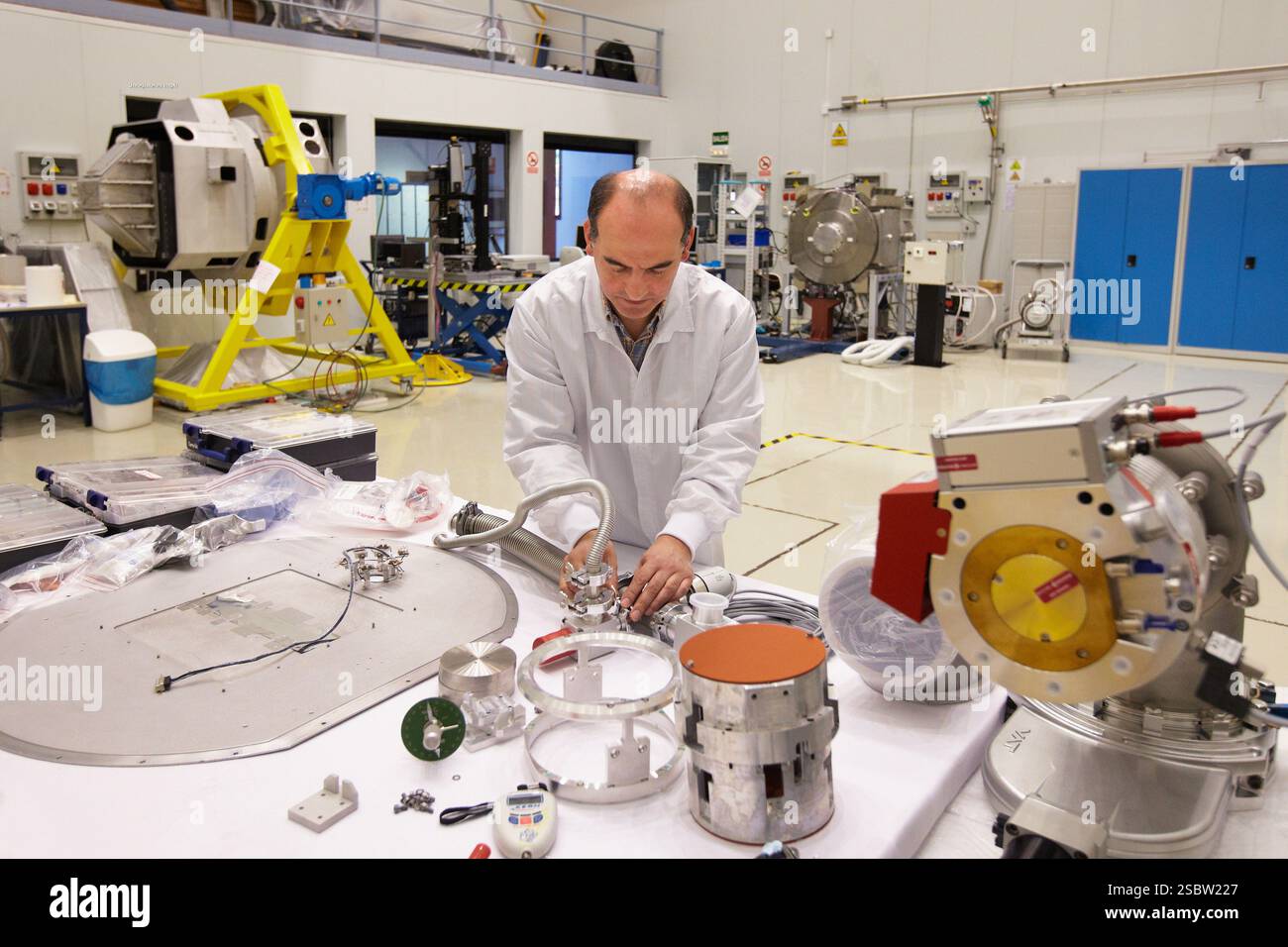 Optical bench EMIR project Optical alignment tools Cleanroom AIV ...