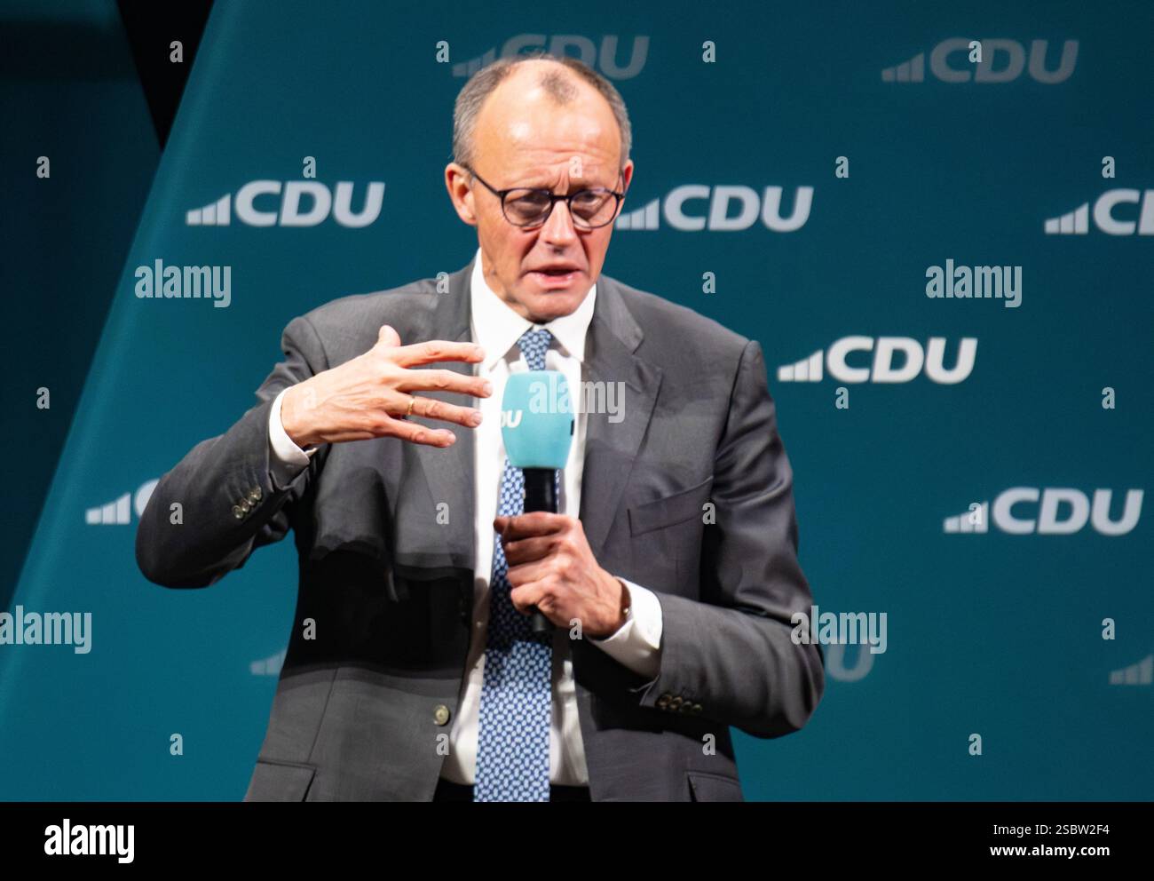 Bonn, Germany. 04th Feb, 2025. Chancellor candidate Friedrich Merz (CDU) speaks at an election ...