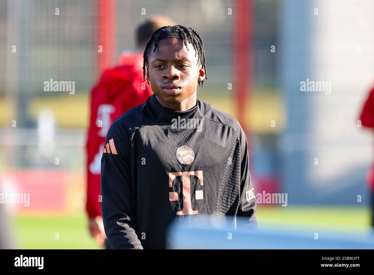 Muenchen, Deutschland. 04th Feb, 2025. Wisdom Mike (FC Bayern Muenchen ...