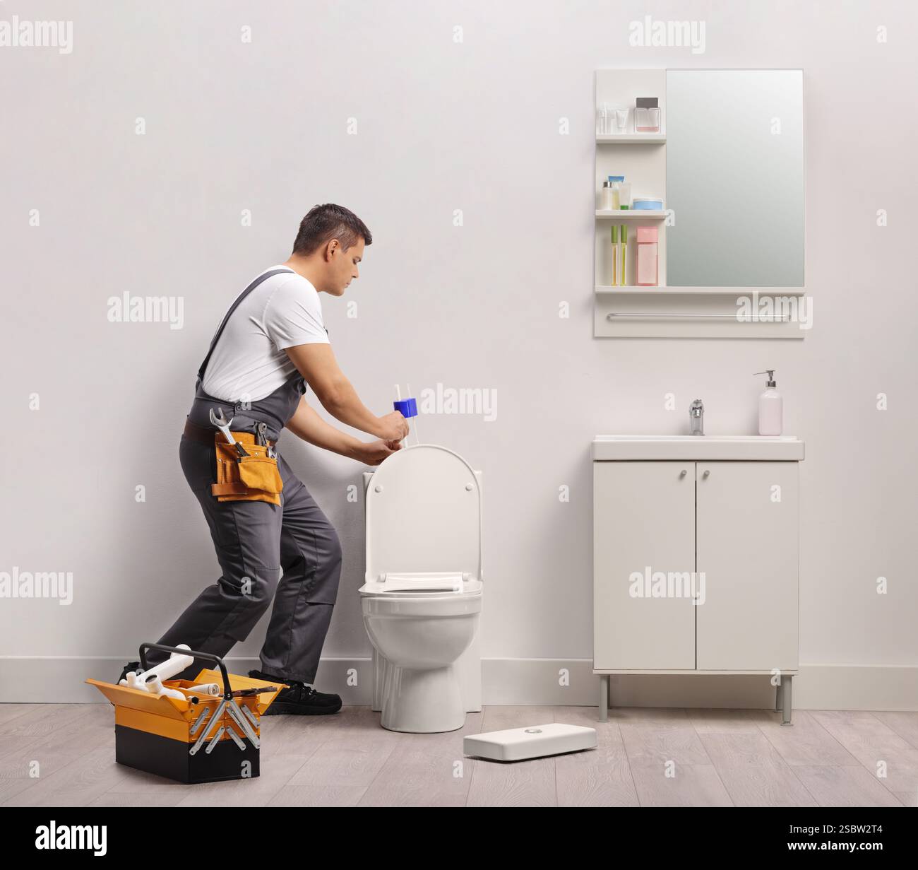 Flush valve hi-res stock photography and images - Alamy