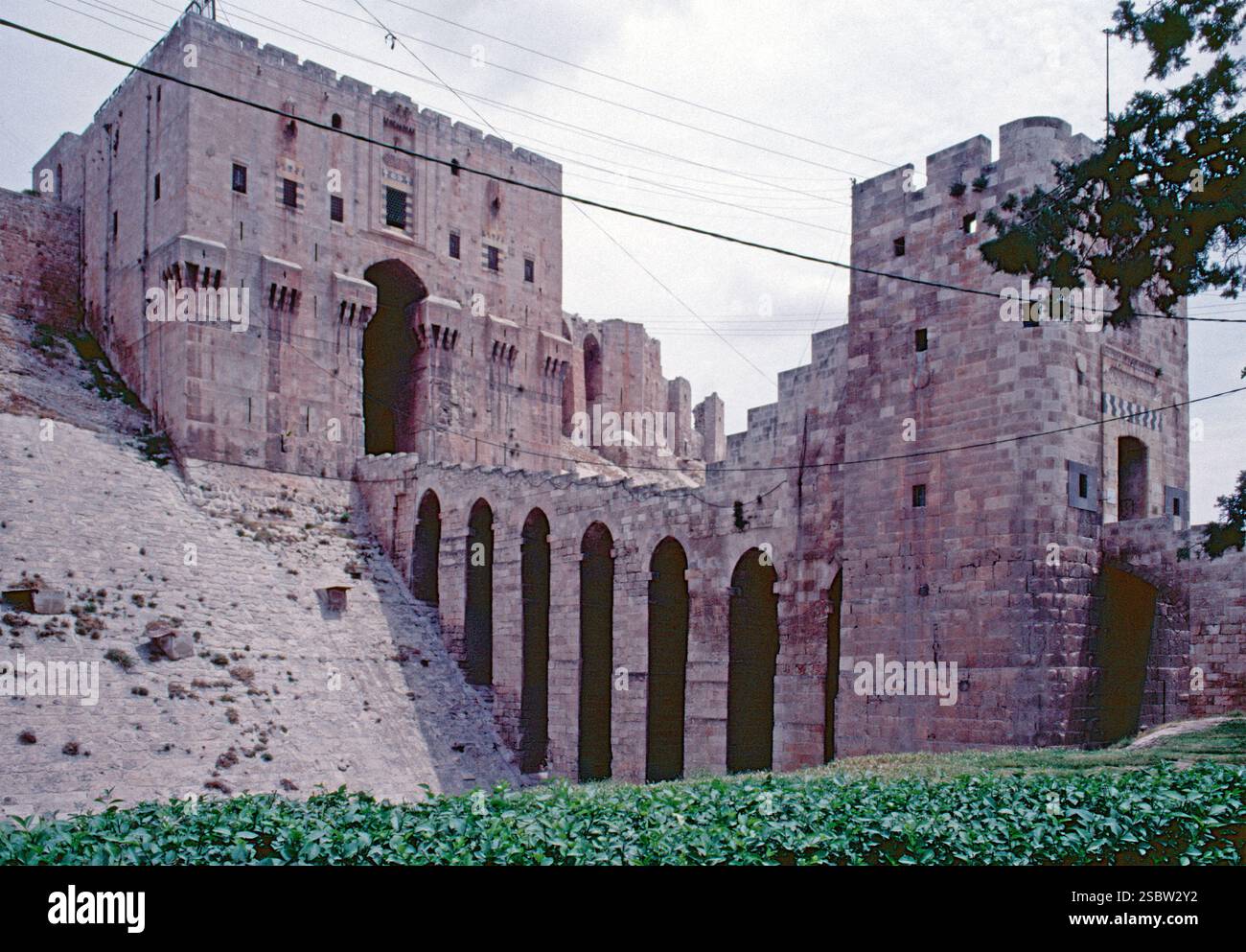 Gate buildings, citadel, Aleppo, Syria, May 1987 Stock Photo - Alamy