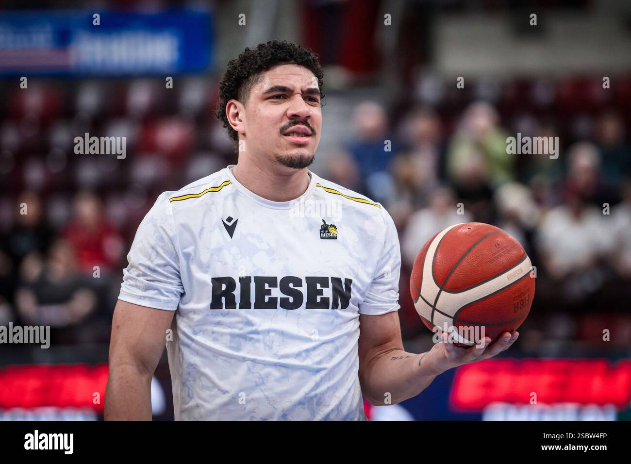 Ludwigsburg, Deutschland. 04th Feb, 2025. Joel Scott (MHP Riesen ...
