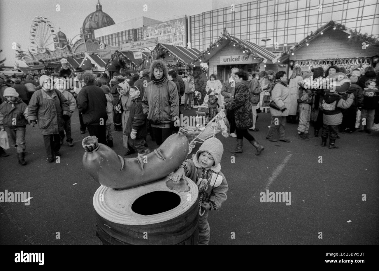 Weihnachtsmarkt Deutschland, Berlin, 20.12.1991, Weihnachtsmarkt auf ...