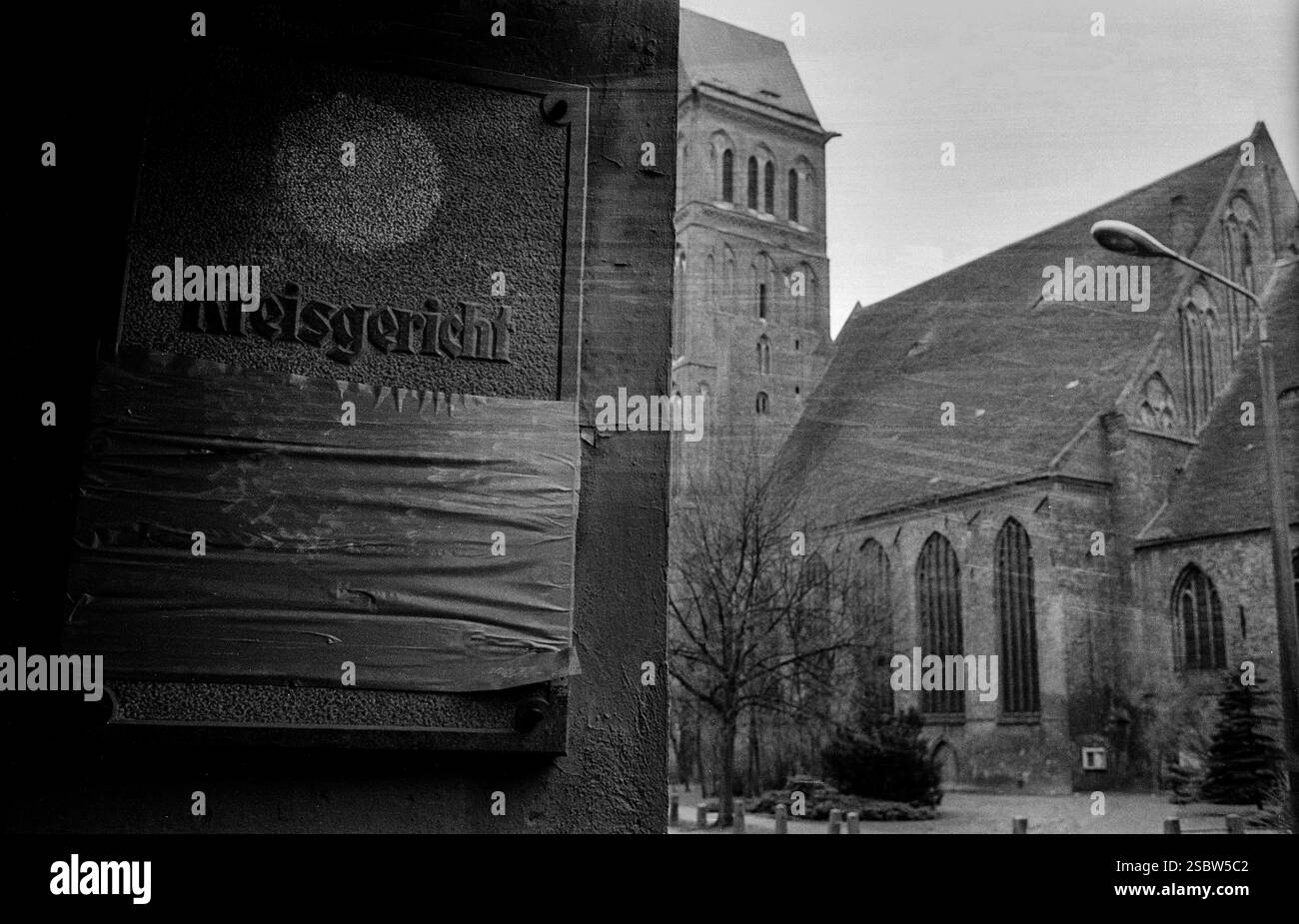 Anklam Deutschland, Anklam, 16.01.1992, Kreisgericht: Schild mit ...