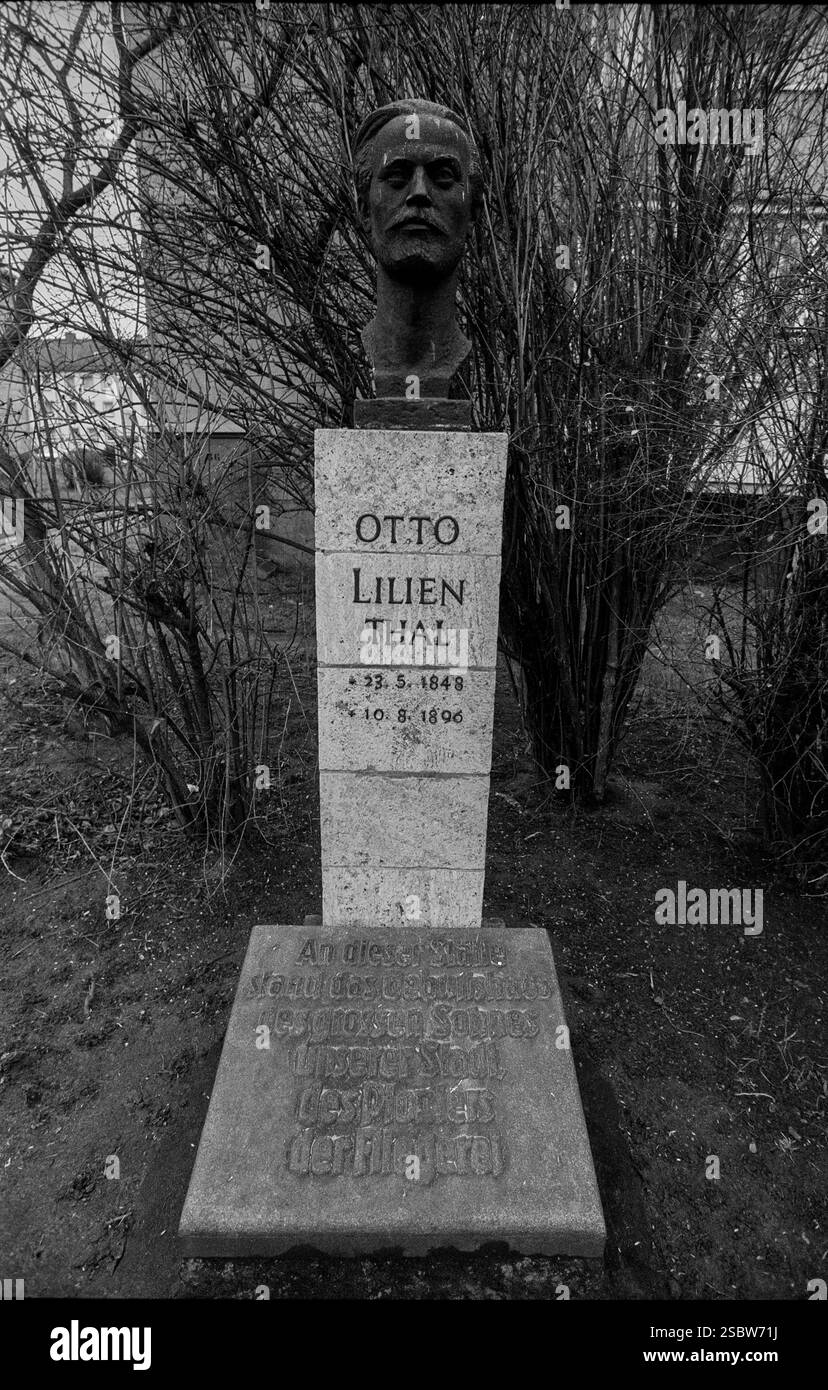 Anklam Deutschland, Anklam, 16.01.1992, Anklam, Denkmal für Otto ...