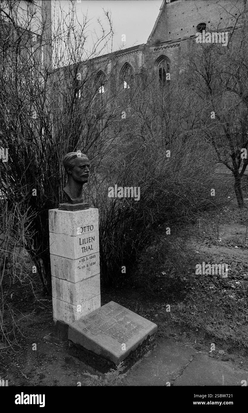 Anklam Deutschland, Anklam, 16.01.1992, Anklam, Denkmal für Otto ...