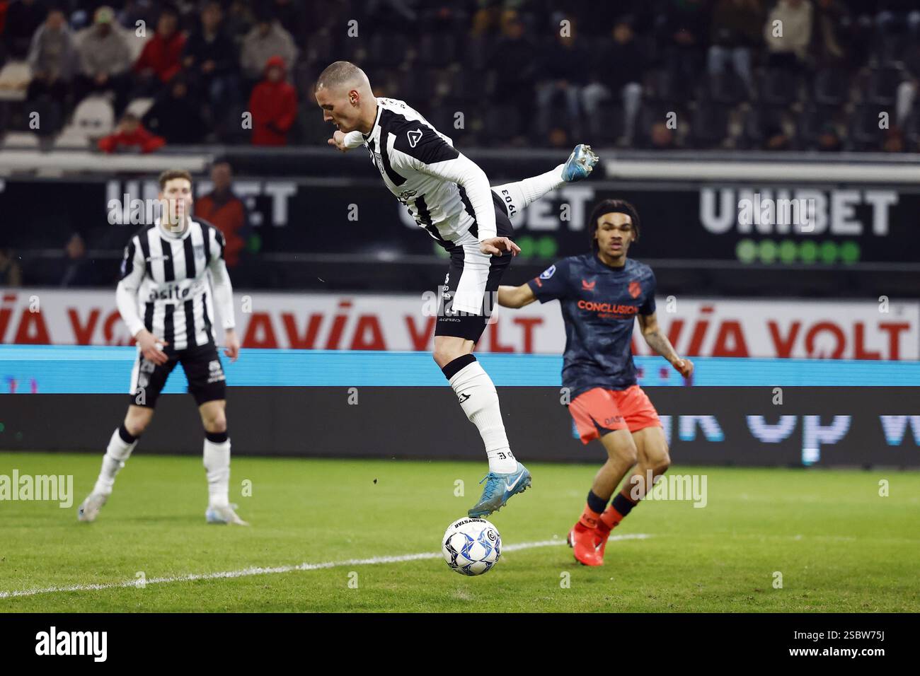 ALMELO - Luka Kulenovic of Heracles Almelo scores the 0-1 during the ...