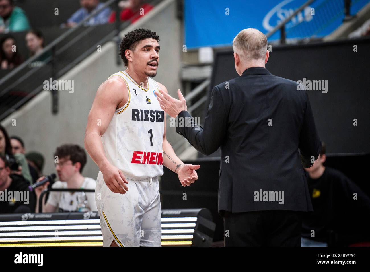 Ludwigsburg, Deutschland. 04th Feb, 2025. Joel Scott (MHP Riesen ...