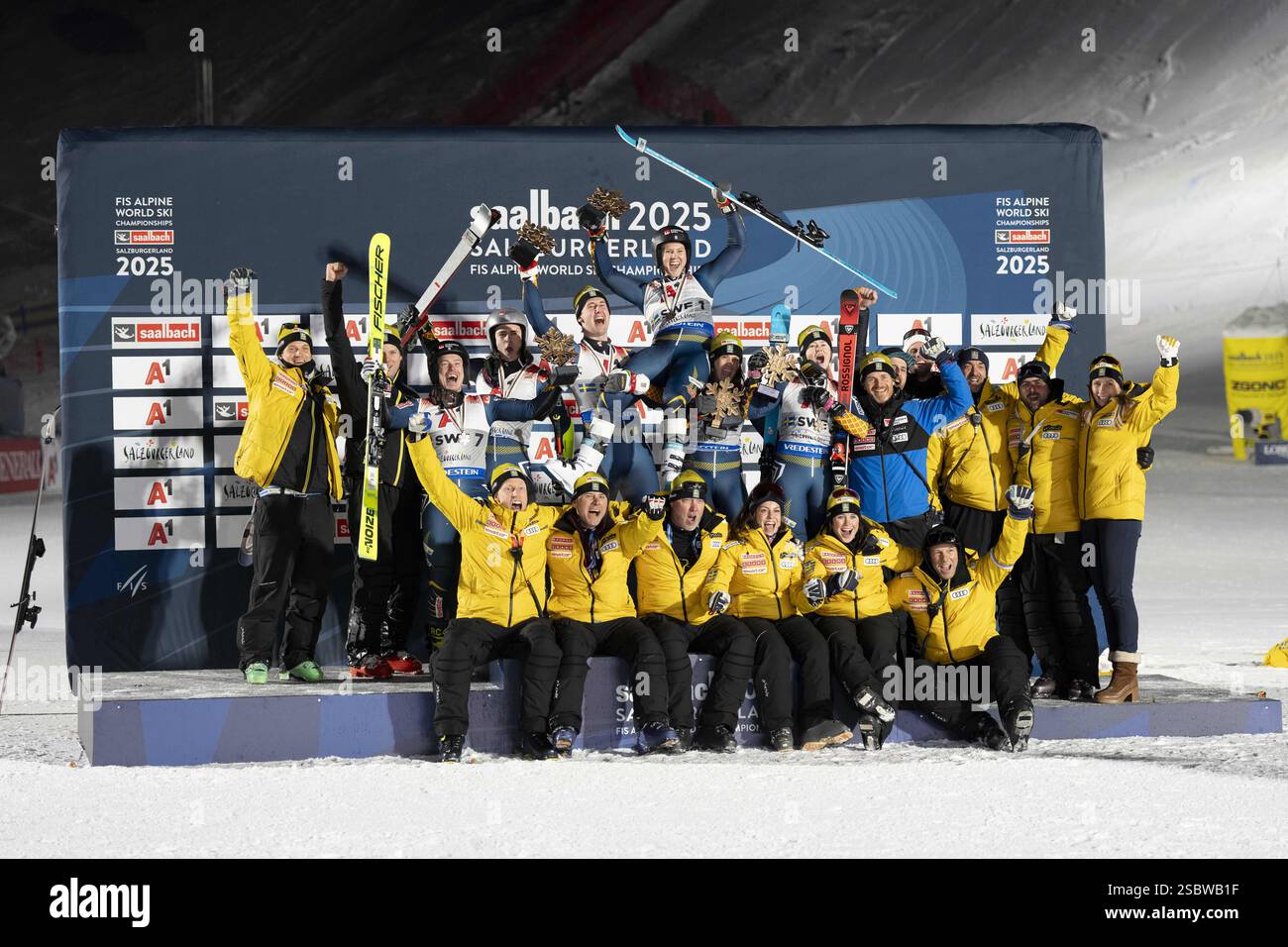 Saalbach, Austria. 04th Feb, 2025. SAALBACH, AUSTRIA - FEBRUARY 4: team sweden during the Audi ...