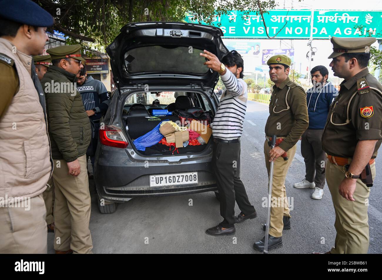 India. 04th Feb, 2025. NOIDA, INDIA - FEBRUARY 4: Noida Police officers checking vehicles at ...