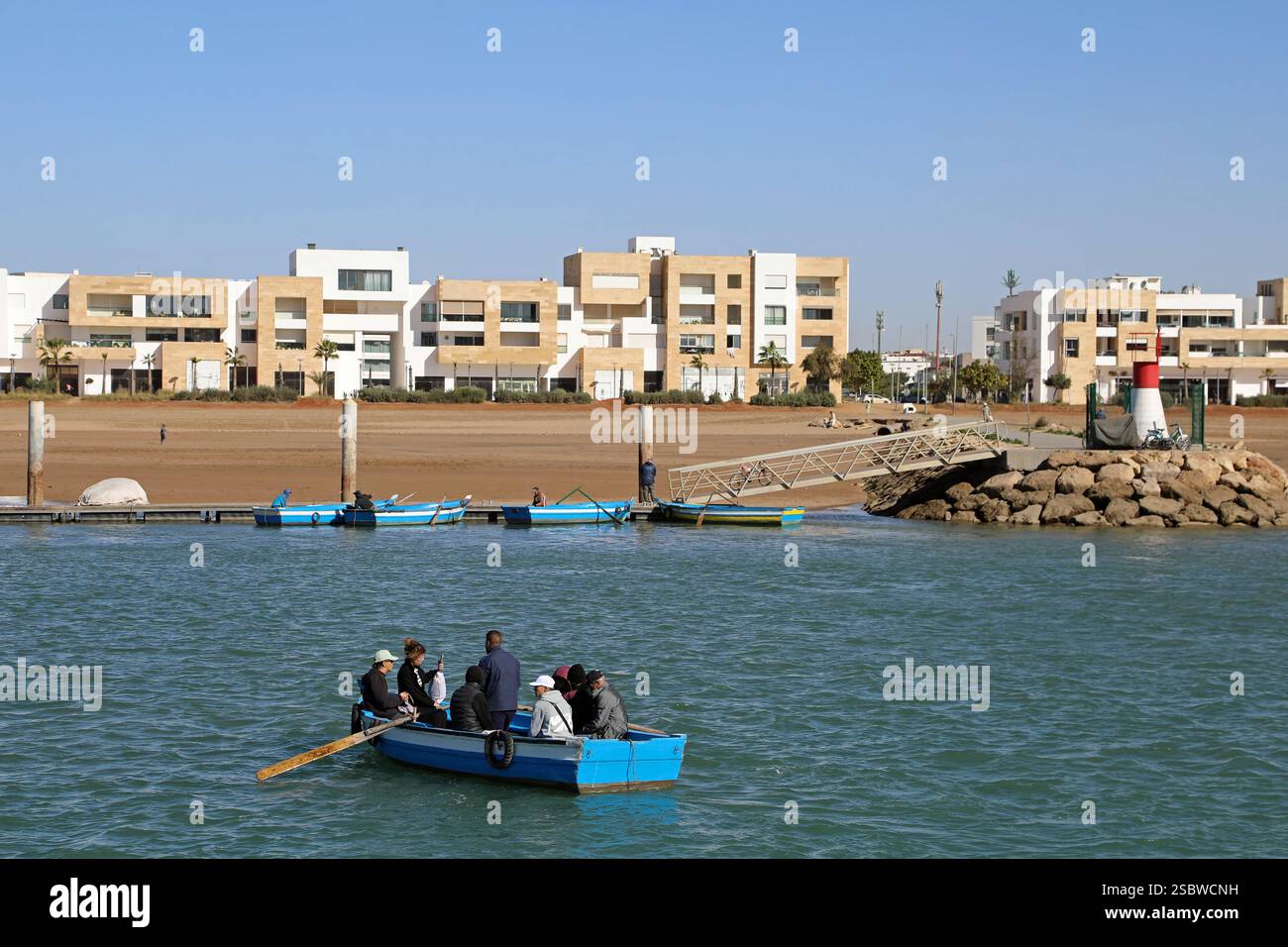 Traditional boats transport tourists hi-res stock photography and ...
