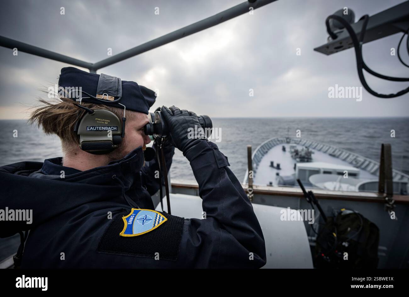KARLSKRONA 2025-02-04 Optical reconnaissance with binoculars and ...
